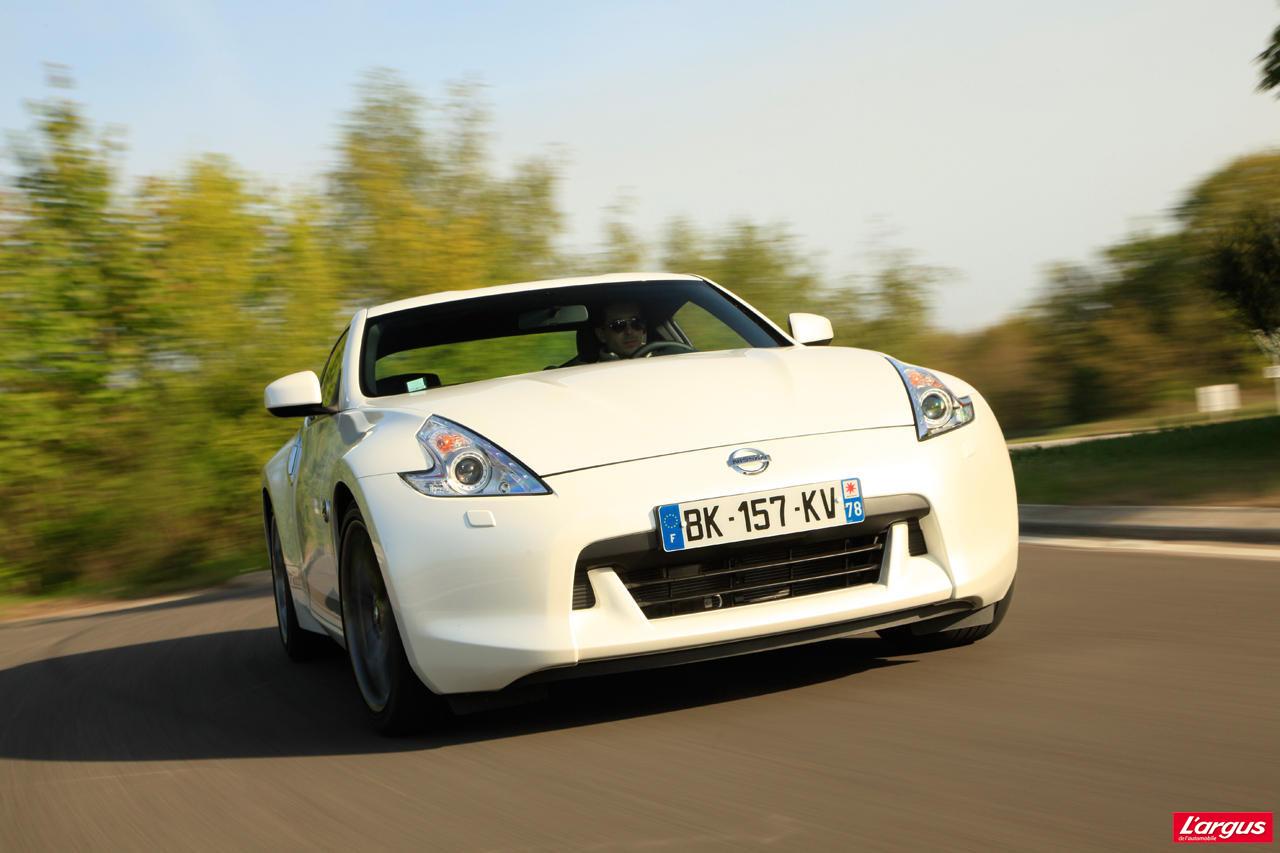 Photo 40 - 3/4 avant Nissan 370Z blanche - Datsun 240Z vs Nissan 370Z : c'était mieux avant