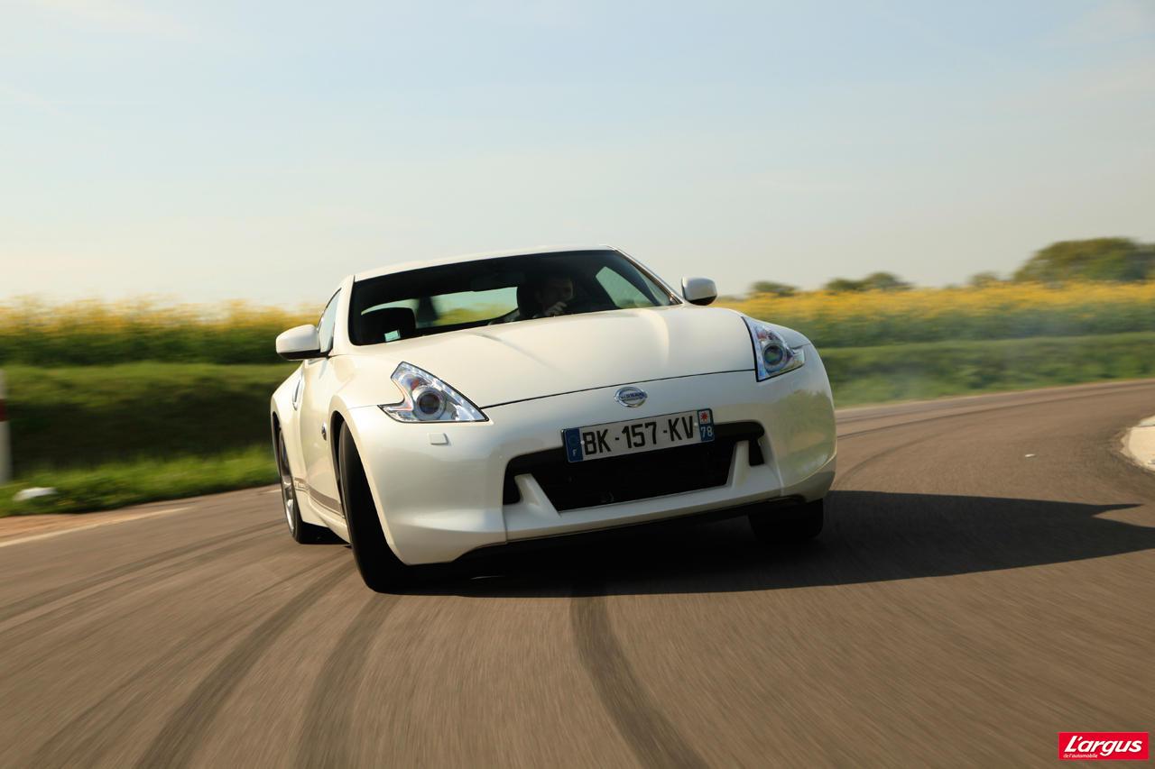 Photo 42 - 3/4 avant Nissan 370Z blanche - Datsun 240Z vs Nissan 370Z : c'était mieux avant