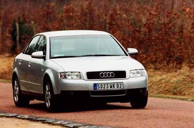 Audi A4 1.9 TDi Pack Plus - Mercedes C 200 CDi Elegance Luxe : poigne ...