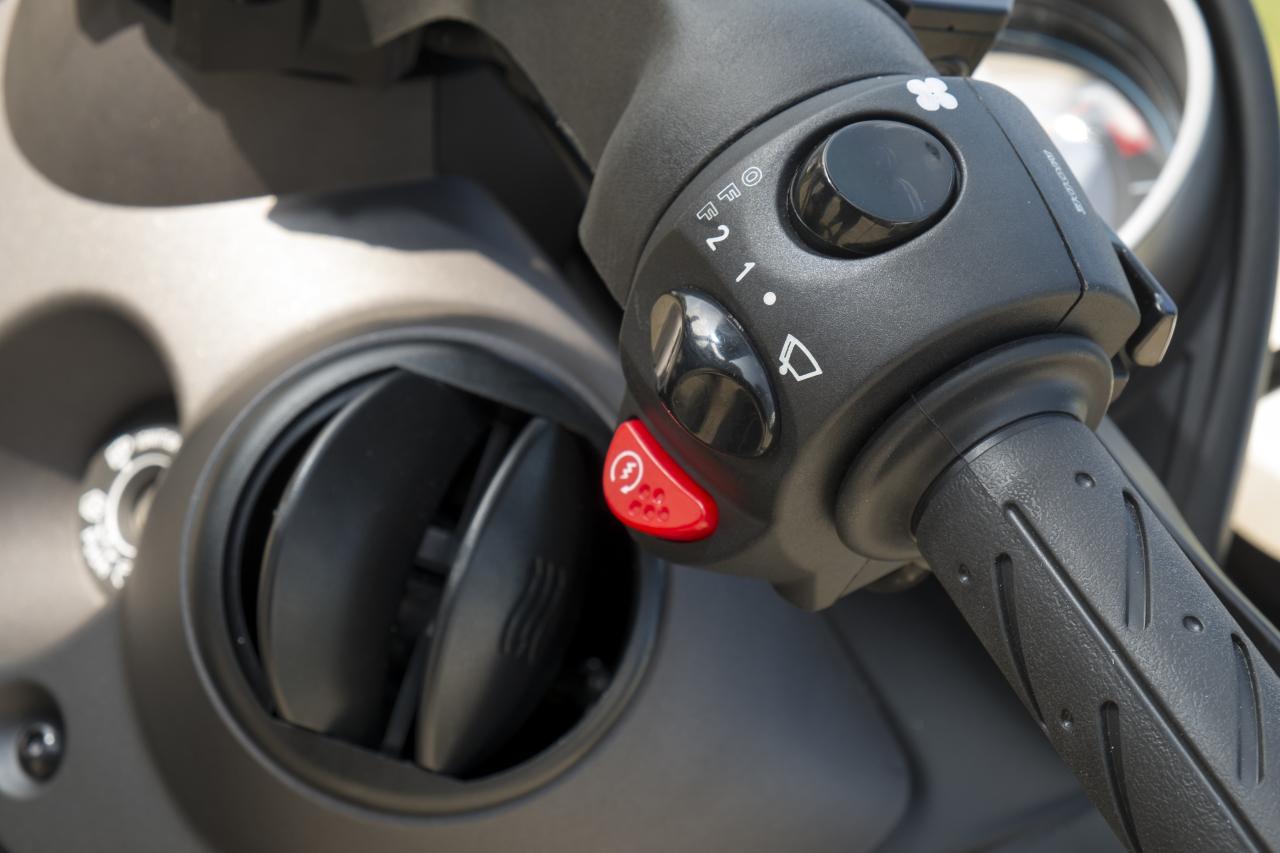 Diaporama et photos - Essai du scooter à trois roues Adiva 300 AD3 : le ...