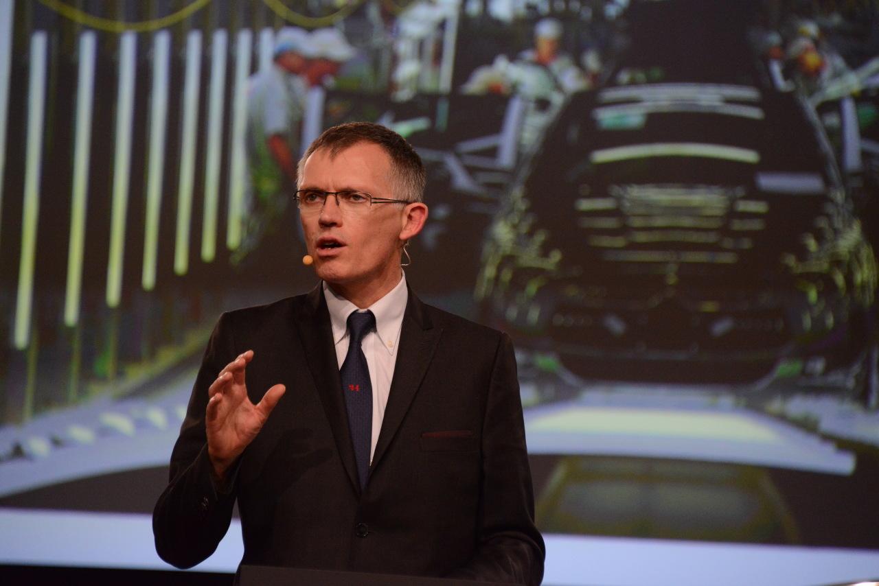 Photo 3 - Carlos Tavares lance son programme « Back in the Race