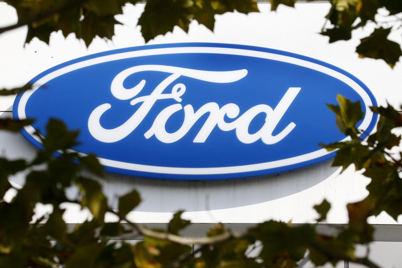 Diaporama et photos - Chez Ford, Peter Canisius à l'après-vente et ...