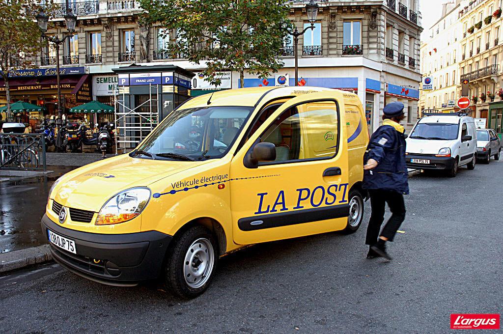 Les premières voitures électriques de la Poste entrent en circulation