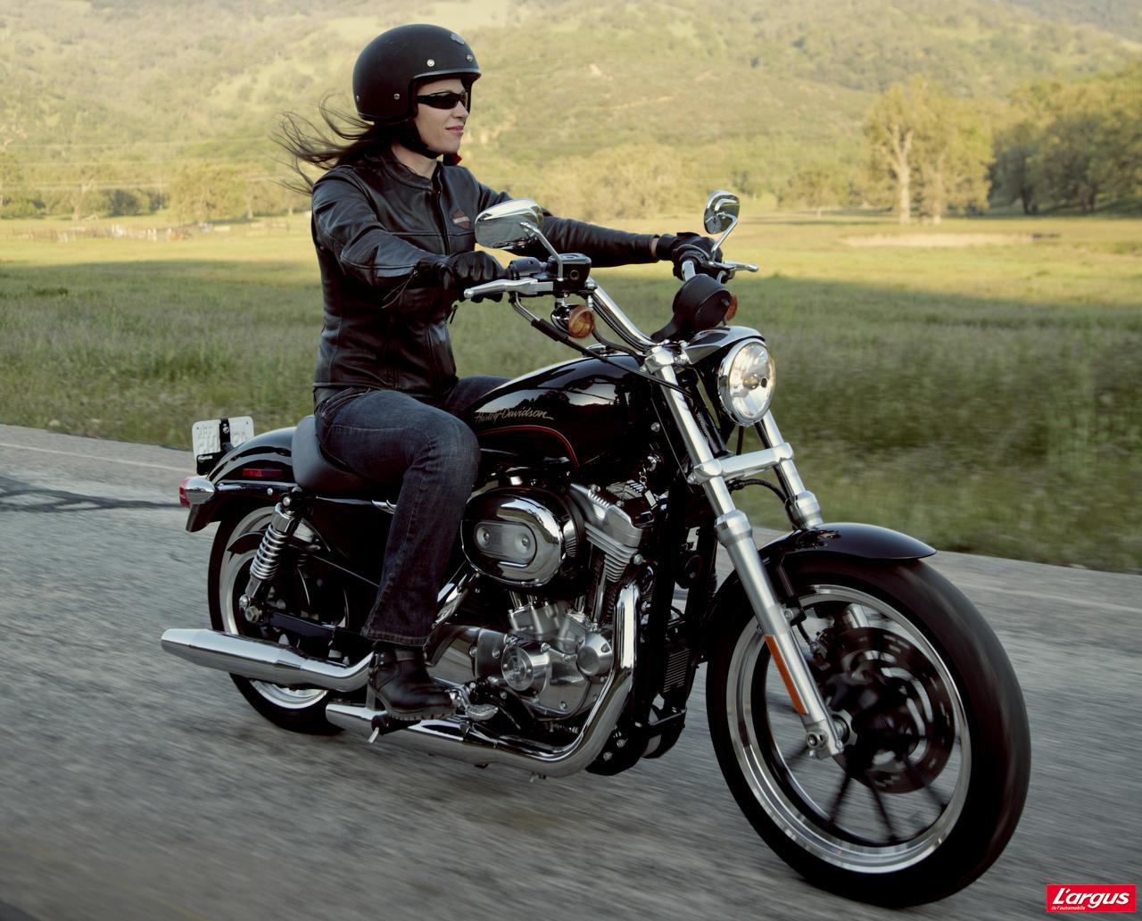 Harley Davidson XL883L Superlow : le mythe au féminin