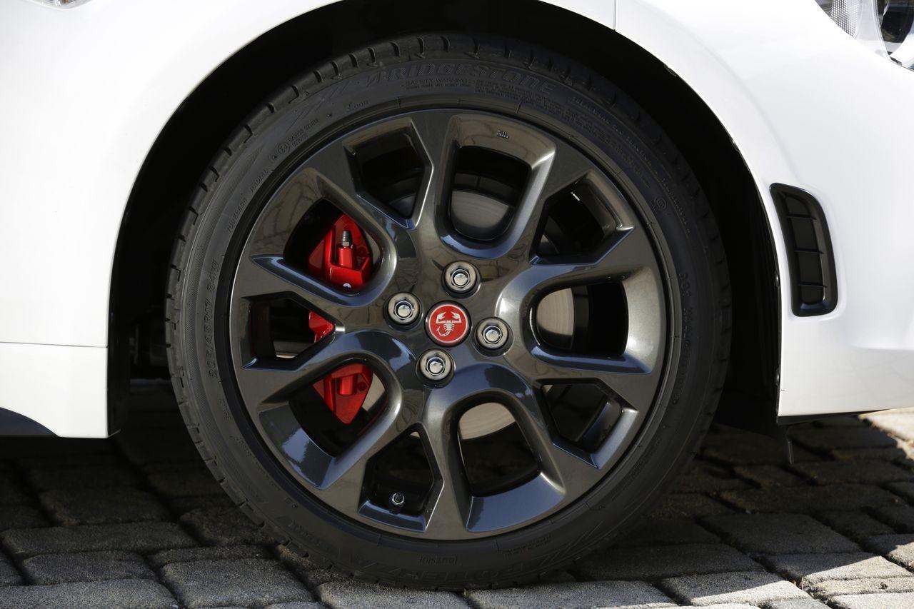 Photo 11 - détail jante abarth 124 spider (2016) - Essai Abarth 124 ...