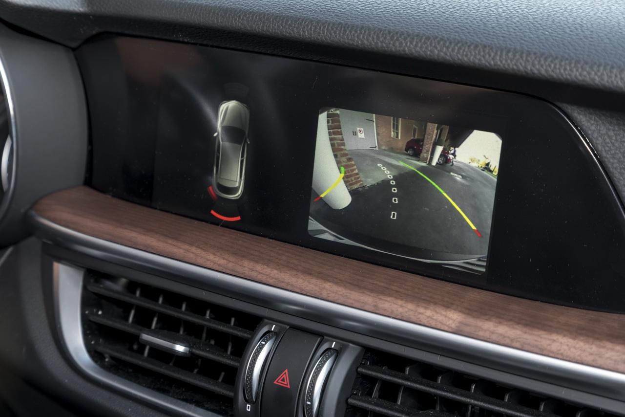 Photo 13 - Alfa Romeo Stelvio First Edition rouge 2017 caméra de recul ...