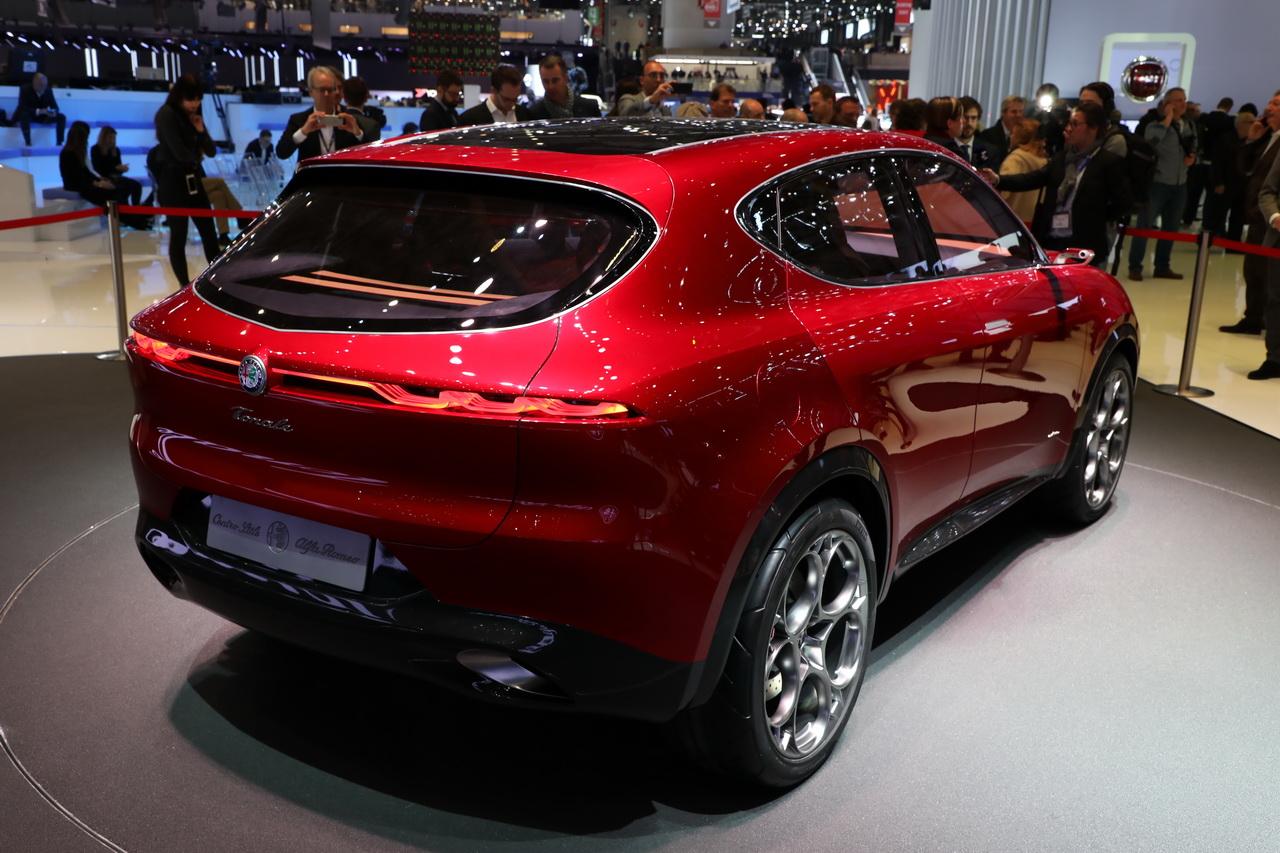 Photo 5 - alfa romeo tonale rouge salon geneve rouge 3/4 arriere - Alfa ...