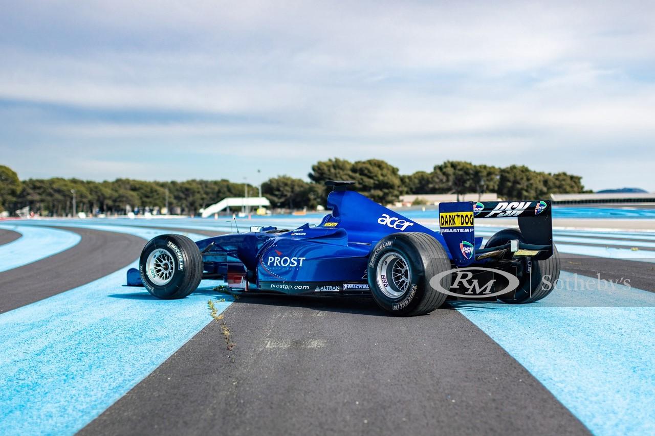 Photo 4 - Prost AP02 pneus - Prost AP02 (1999). Une F1 à moteur V10 Peugeot à la vente