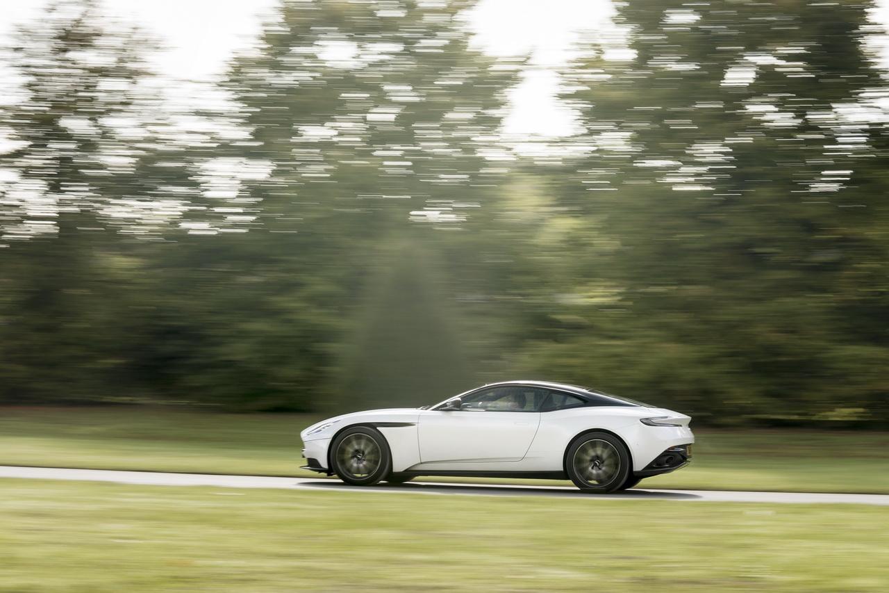 Photo 23 - Aston Martin DB11 V8 blanche profil - Essai Aston Martin ...