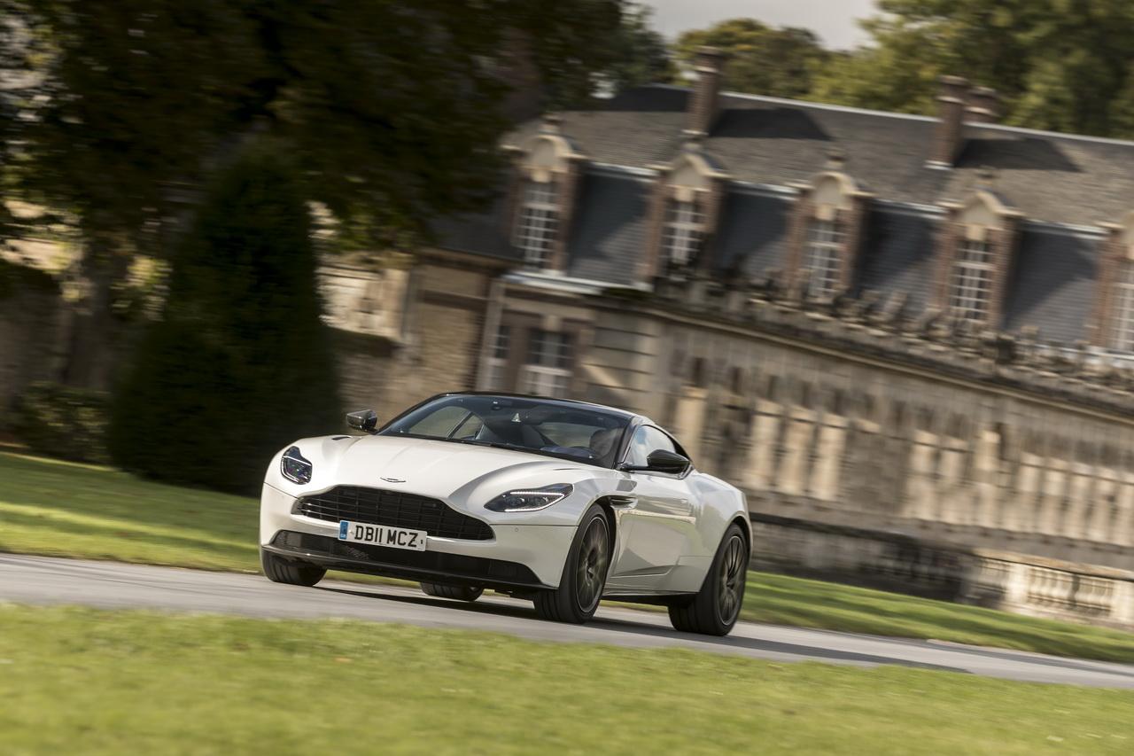 Photo 24 - Aston Martin DB11 V8 blanche 3/4 avant - Essai Aston Martin ...