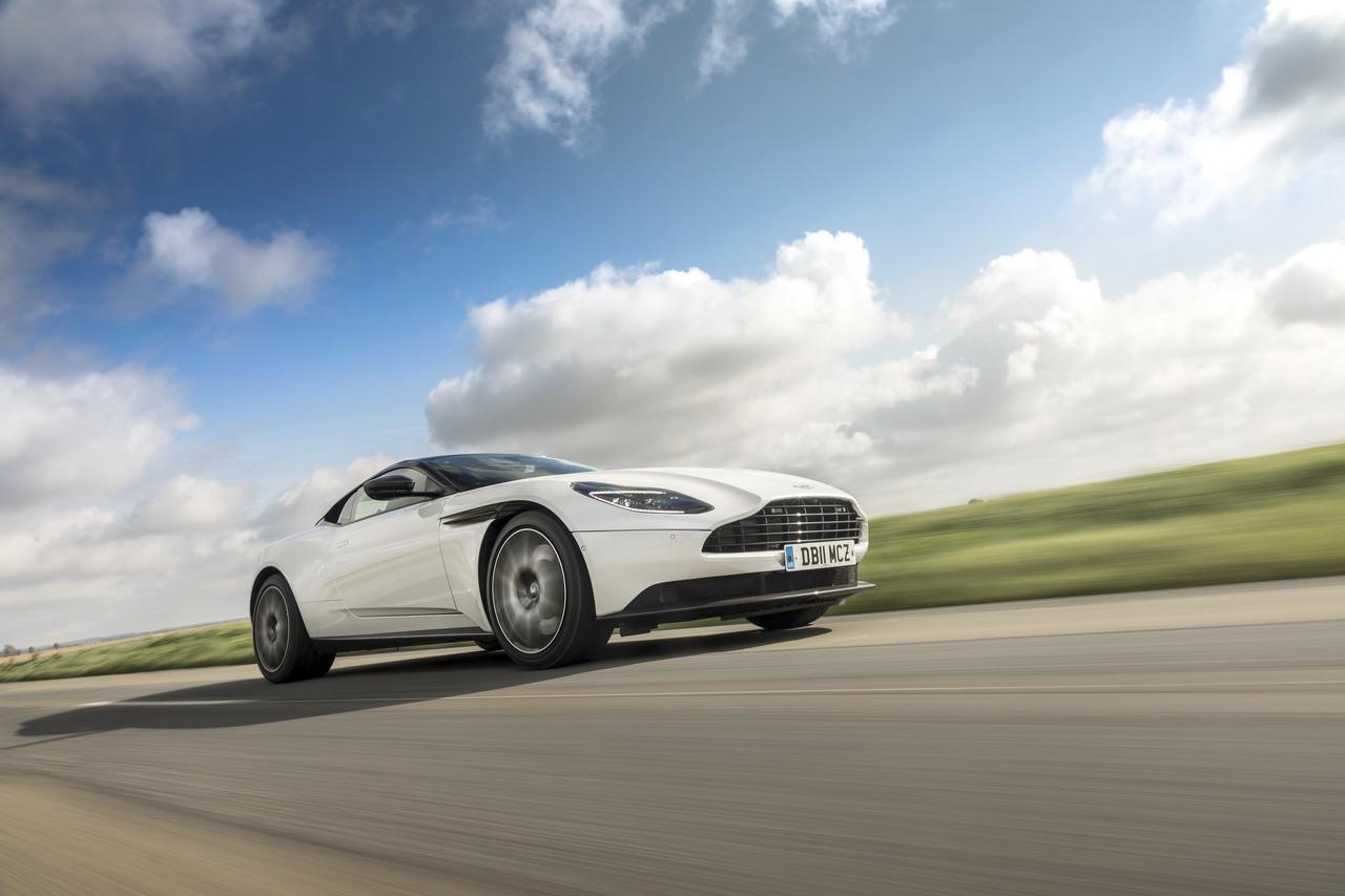 Photo 26 - Aston Martin DB11 V8 blanche 3/4 avant - Essai Aston Martin ...