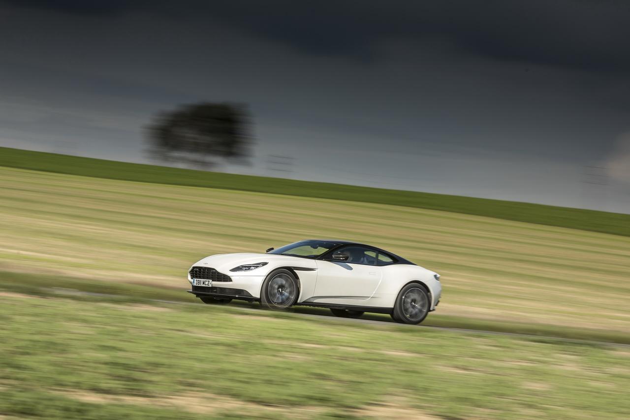Photo 31 - Aston Martin DB11 V8 blanche 3/4 avant - Essai Aston Martin ...