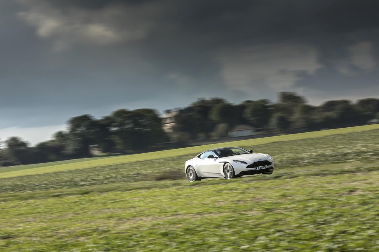 Photo 32 - Aston Martin DB11 V8 blanche - Essai Aston Martin DB11 V8 ...