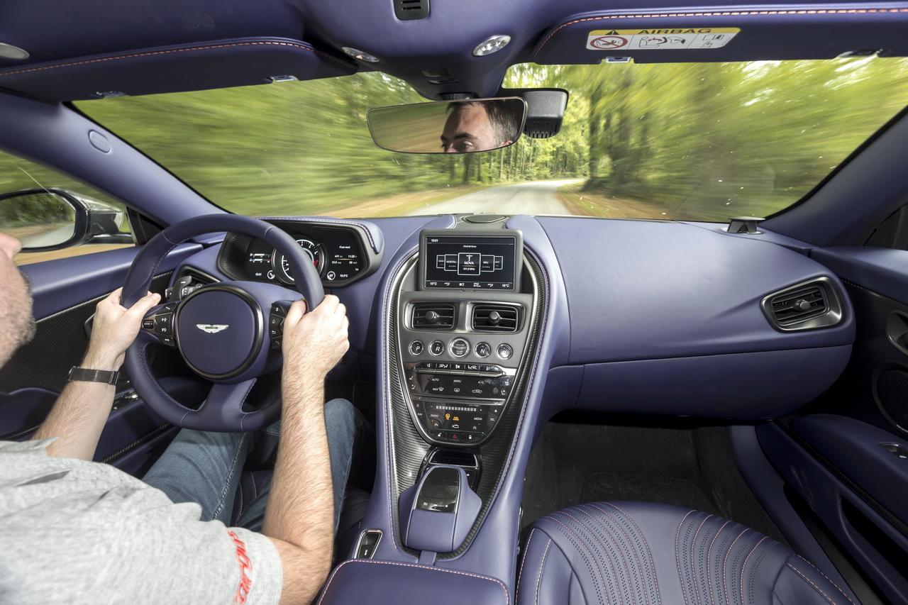 Photo 37 - Aston Martin DB11 V8 intérieur violet - Essai Aston Martin ...