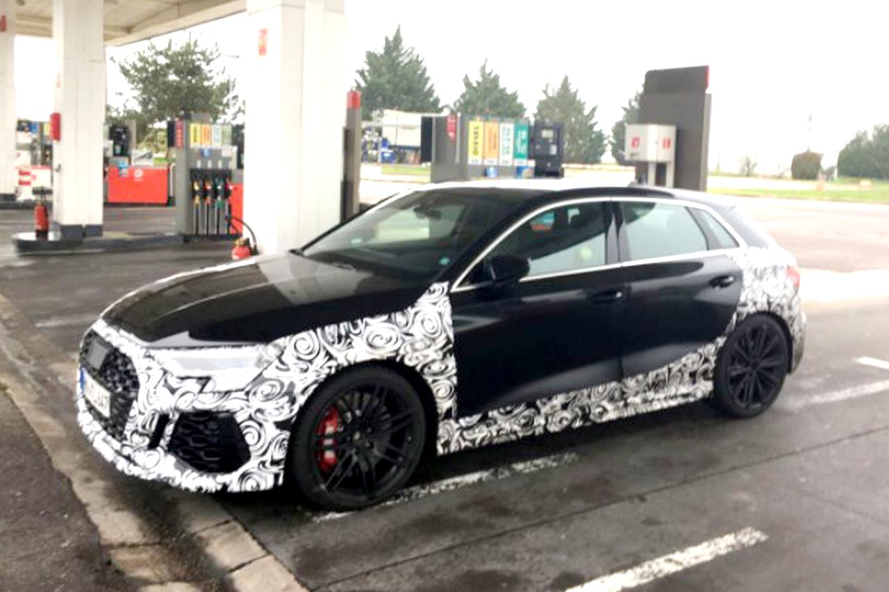 Audi RS3 (2021). La très sportive A3 surprise en plein ravitaillement