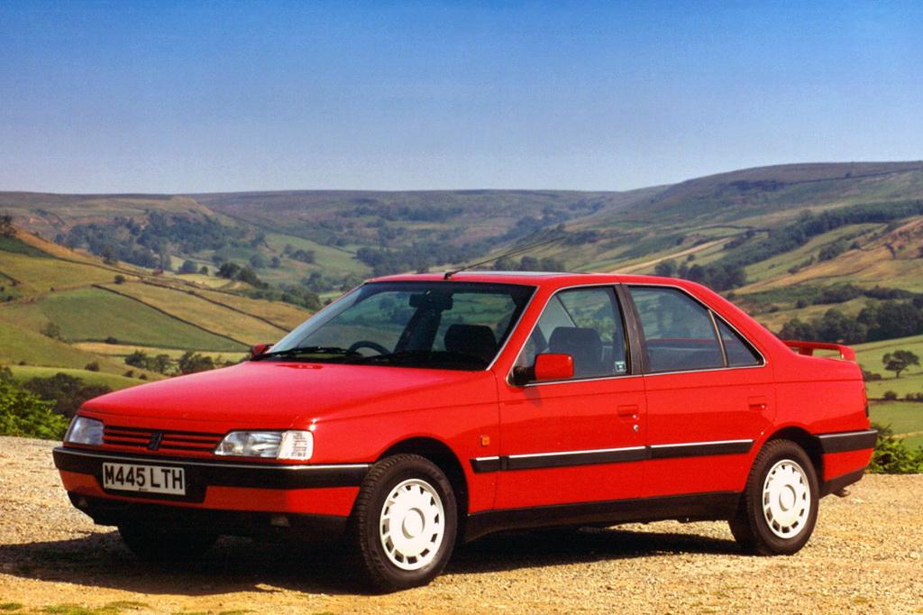 Photo 18 - Peugeot 405 rouge 3/4 avant - Les mamies font de la ...