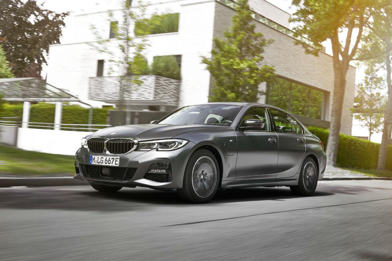 Fiche technique BMW 330e