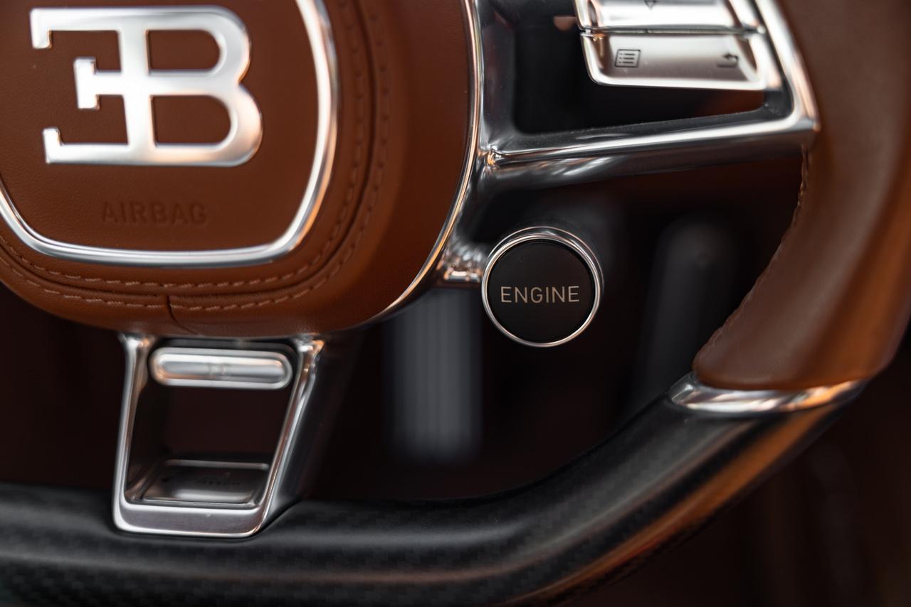 Photo 19 - Bouton démarrage Bugatti - Essai Bugatti Chiron Super Sport ...