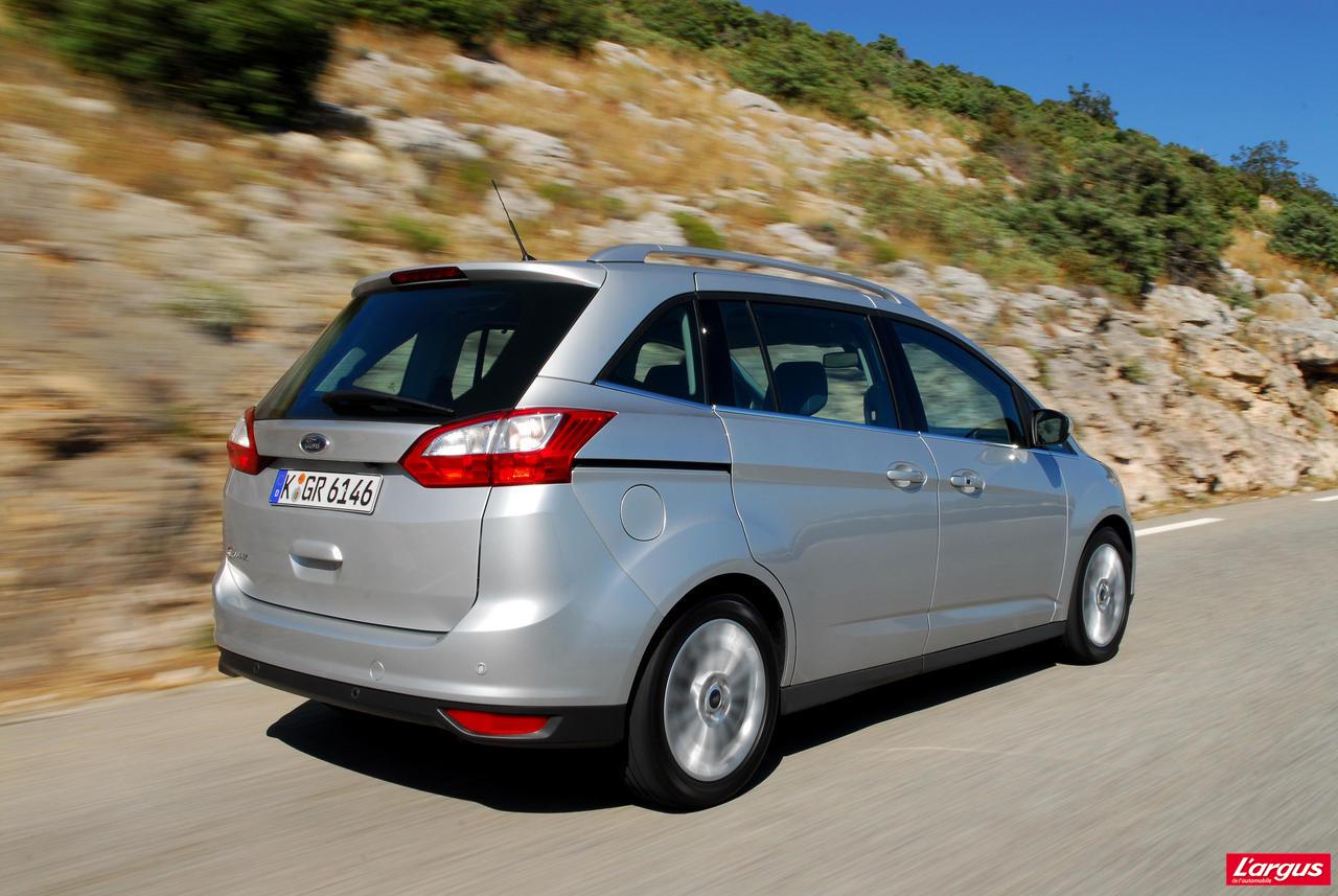 Le Ford C-MAX voit grand pour offrir sept places