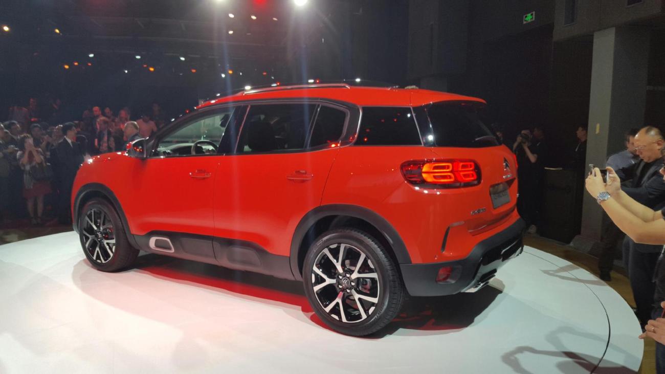 Photo 29 - citroën C5 Aircross rouge vue de profil 2017 - Citroën C5 ...