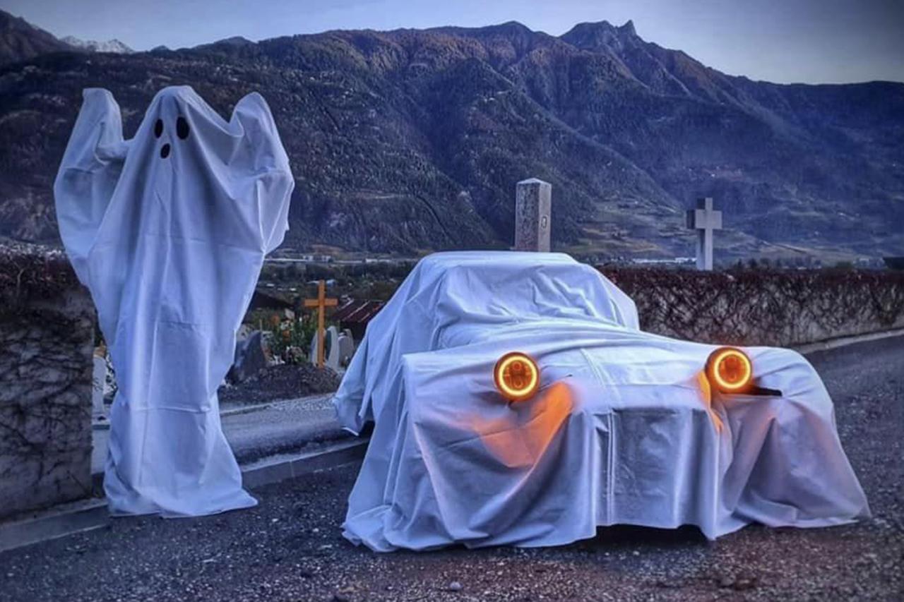 Photo 2 - Mise en scène originale pour cette Caterham Seven et son ...