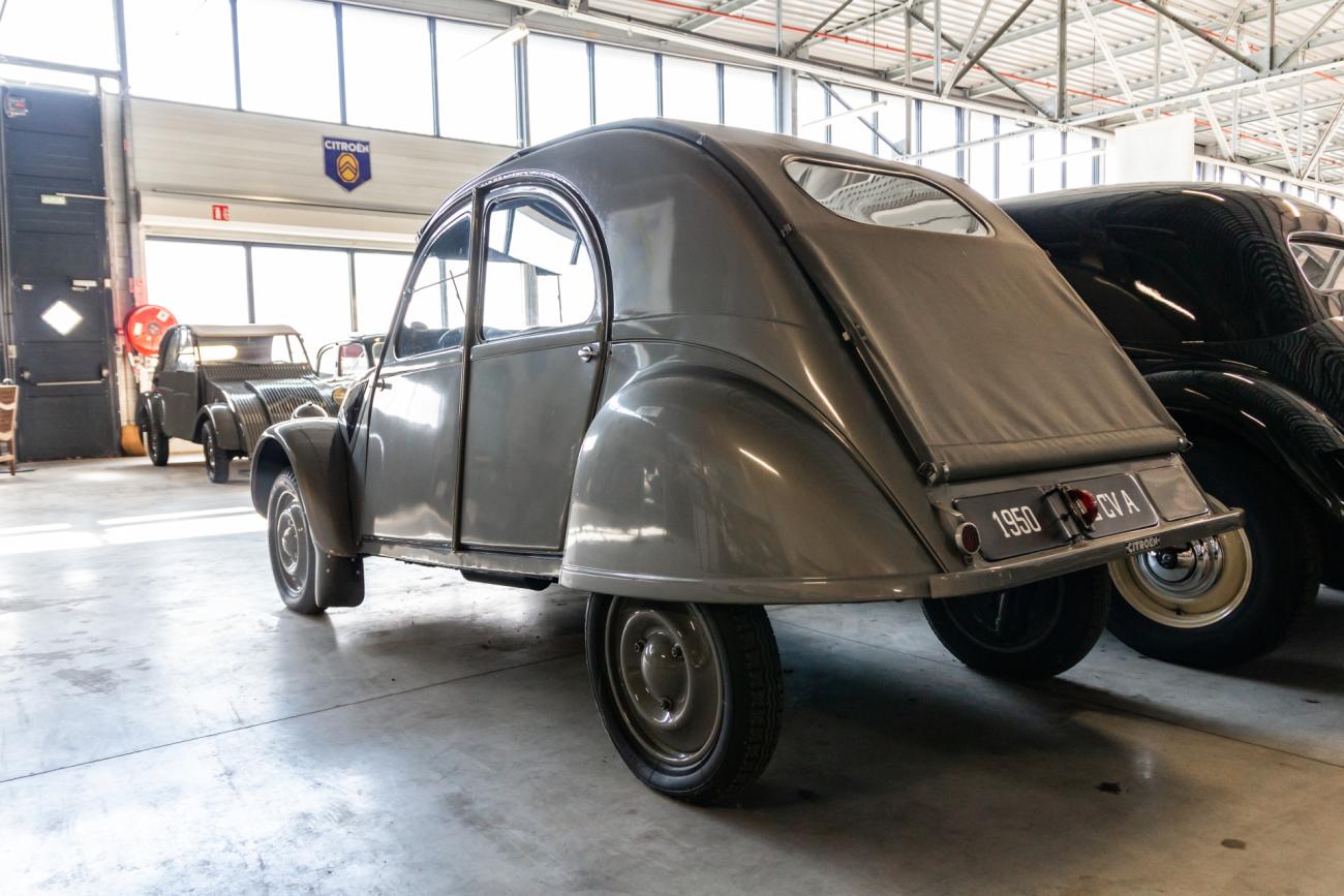 Photo 16 - Citroën 2CV Type A 1948 - La Citroën 2CV a 70 ans : retour ...