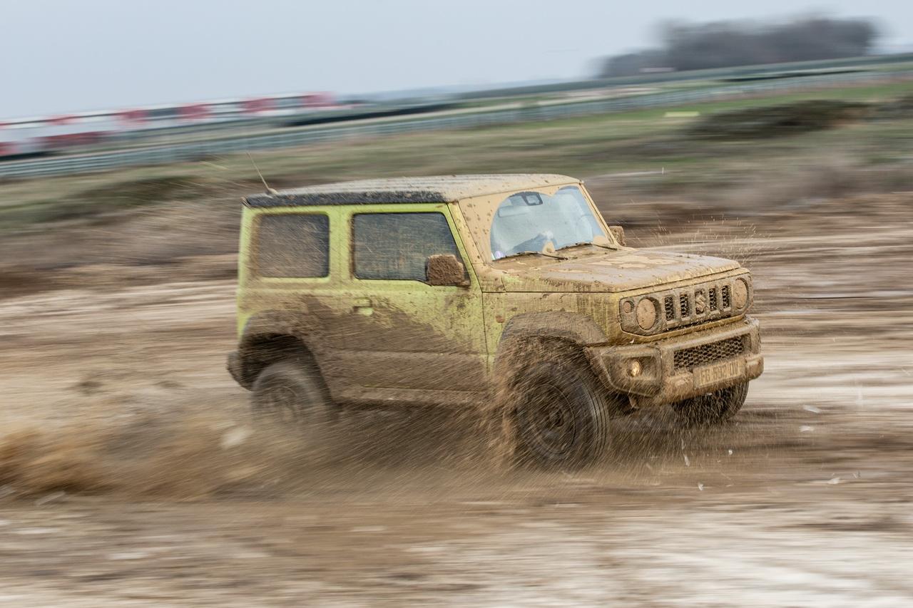 Photo 39 - Suzuki Jimny - Duel entre le Suzuki Jimny et le Mercedes ...