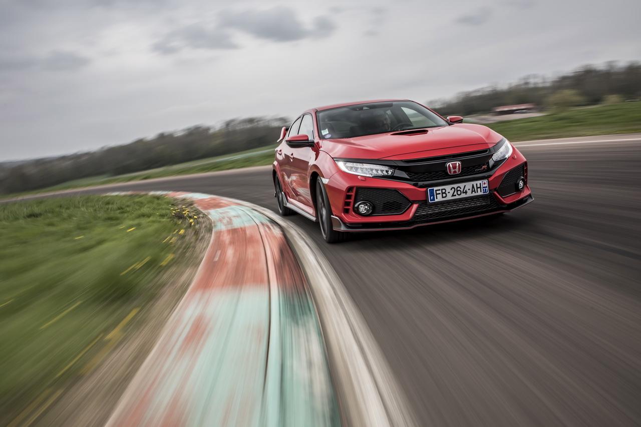 Photo 8 - Honda Civic Type R 2019 rouge travelling avant - Essai Mégane ...