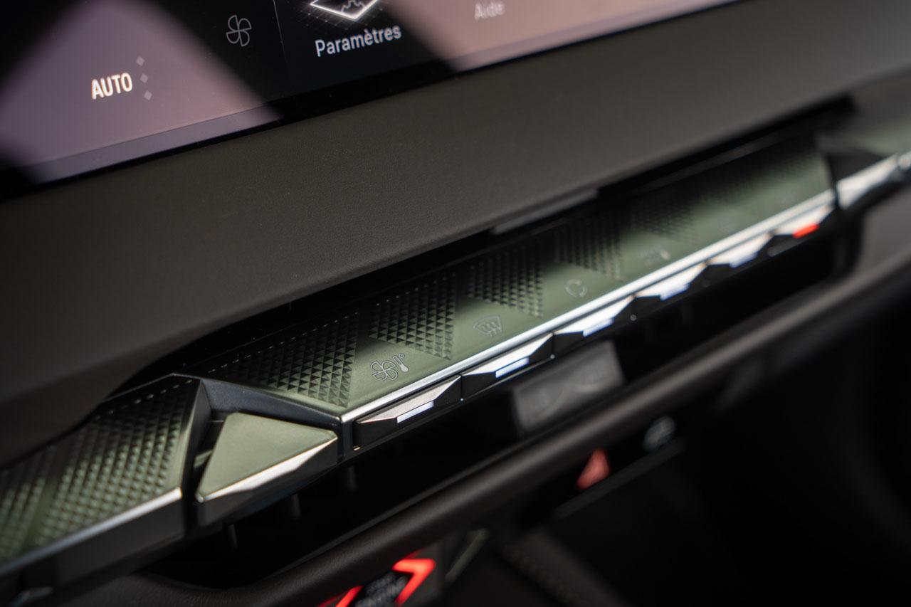 Photo 21 - DS4 tableau de bord - Essai DS4 hybride (2021) : l ...