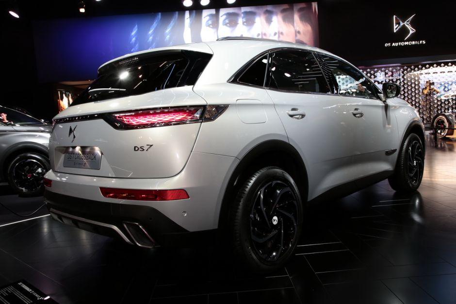 Photo 22 - DS7 Crossback E-Tense vue arrière blanc - Les futures voitures hybrides jusqu'en 2022