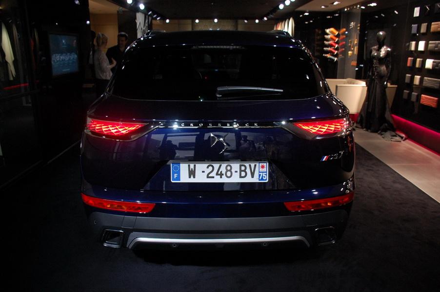 Photo 5 - vue arrière DS 7 Crossback présidentiel investiture président ...