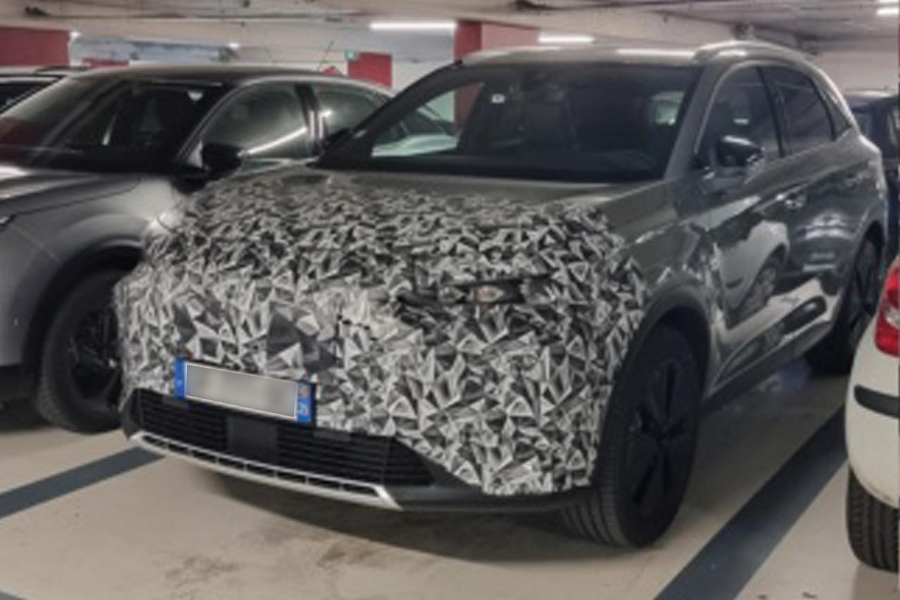 Photo 1 - Spyshot DS7 Crossback restylé 2022 - DS 7 Crossback (2022 ...