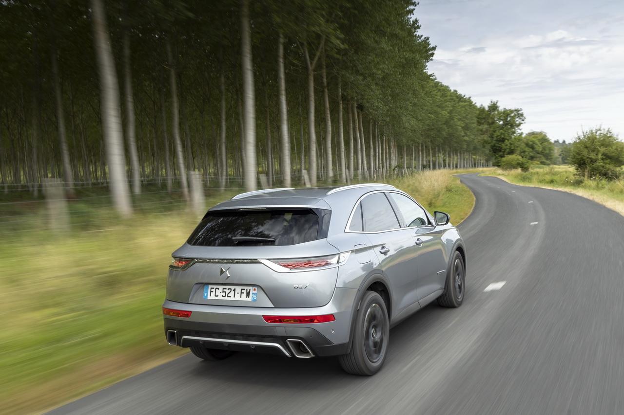 Photo 41 - DS7 crossback Rivoli gris travelling arriere - Essai DS7 ...