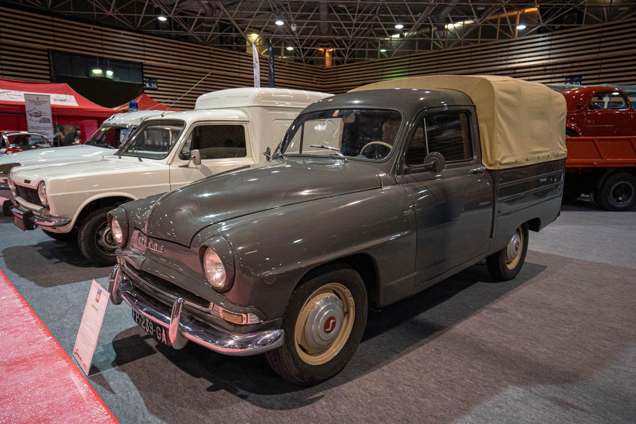 Photo 7 - Simca Intendante bachée - 1958 - Epoqu'auto 2021. Les stars de la rétrospective Simca