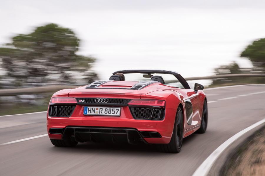 Photo 2 - Audi R8 Spyder V10 3/4 arrière rouge - Les supercars de l'été ...