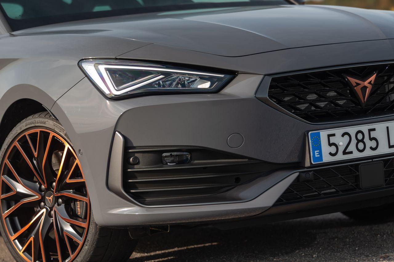 Photo 27 - Feux 100 % LED Cupra - Essai Cupra Leon e-Hybrid 245 : du ...