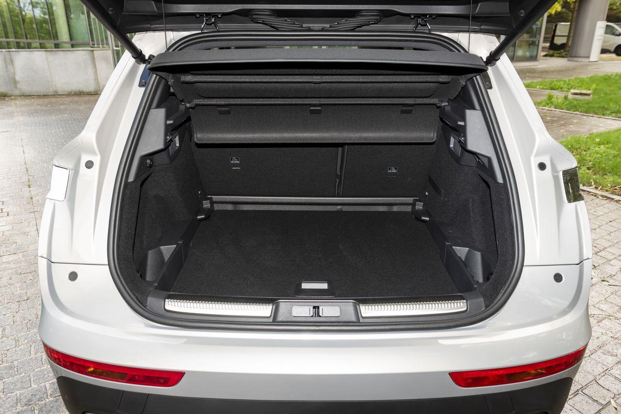 Photo 49 - coffre du DS7 avec plancher amoovible - Essai DS7 Crossback ...