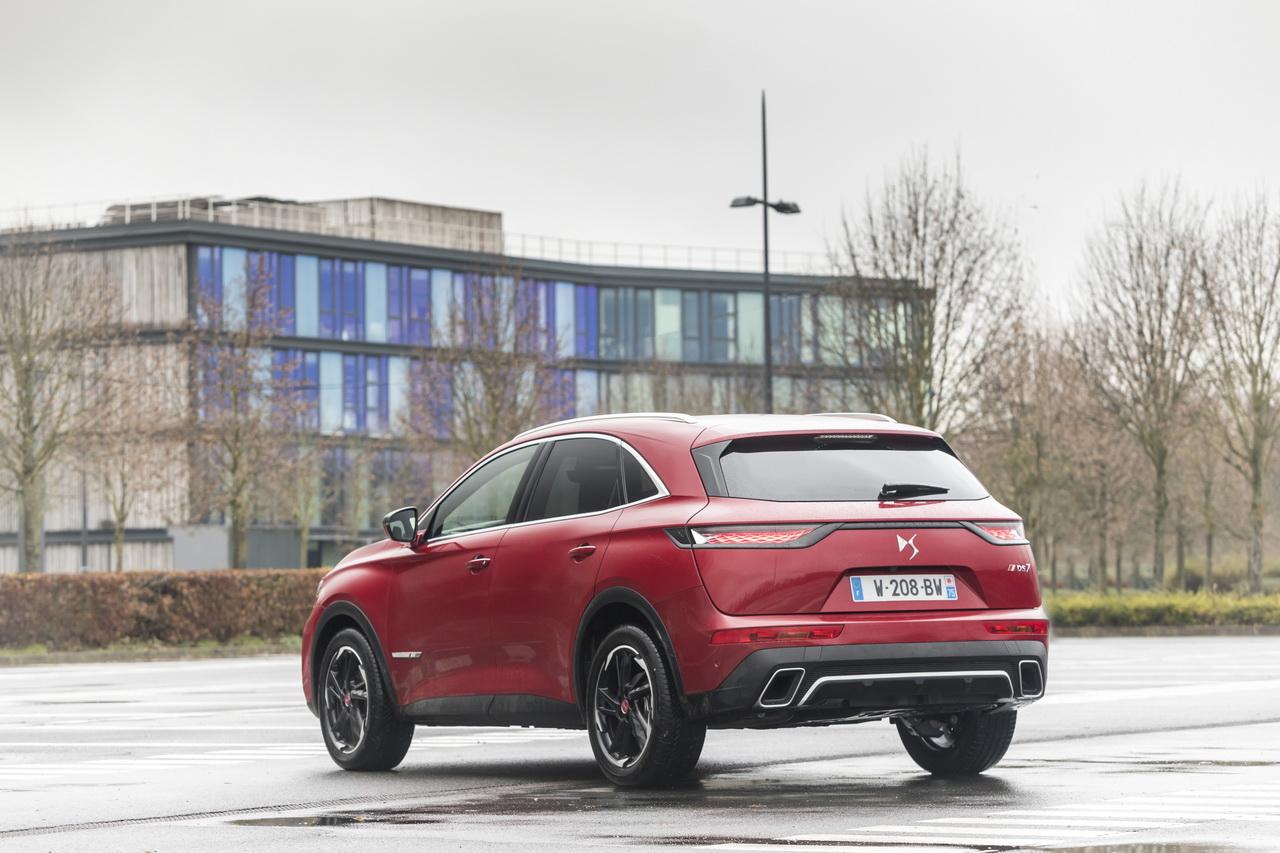 Photo 24 - Vue arrière du ds7 crossback performance line + rouge ...