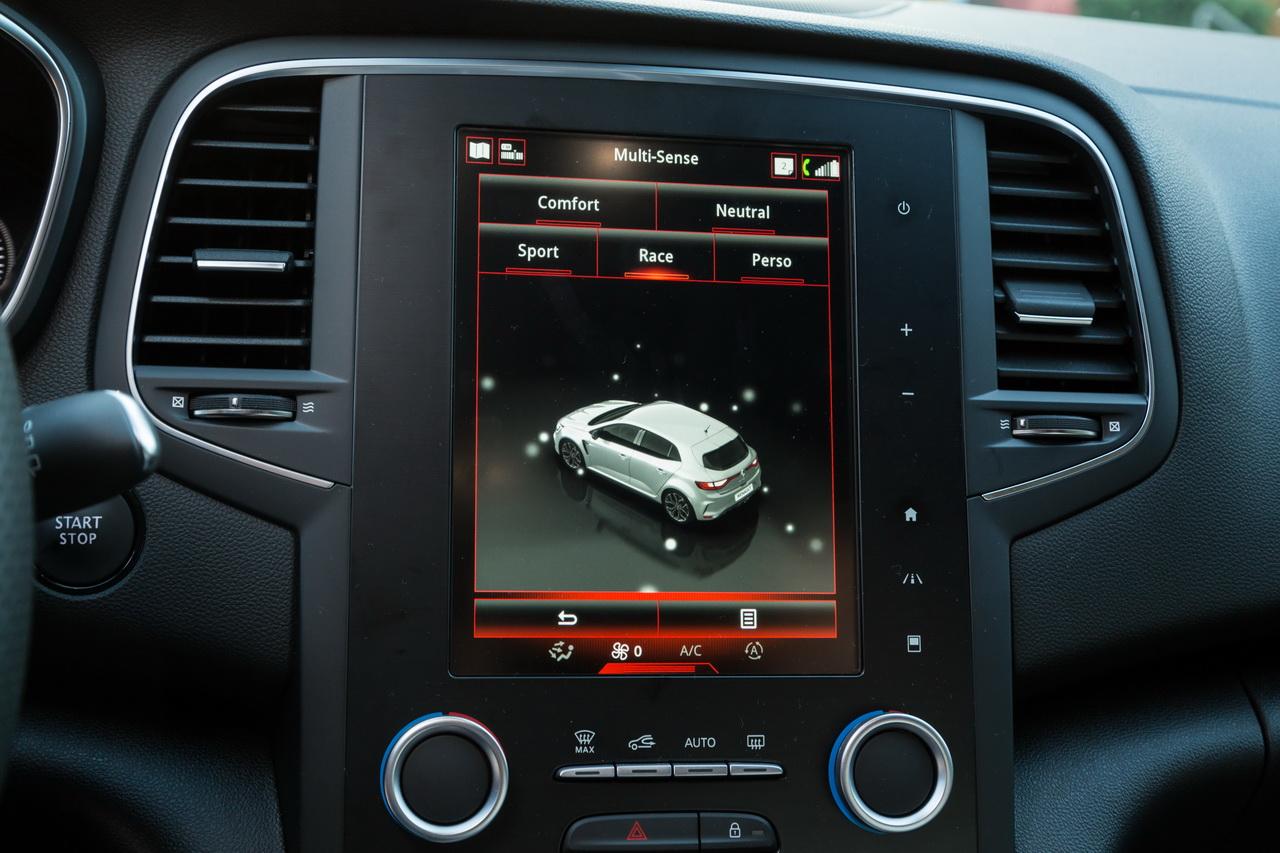 Photo 27 - Mégane RS jaune Sirius châssis Cup Multi Sense - Essai ...