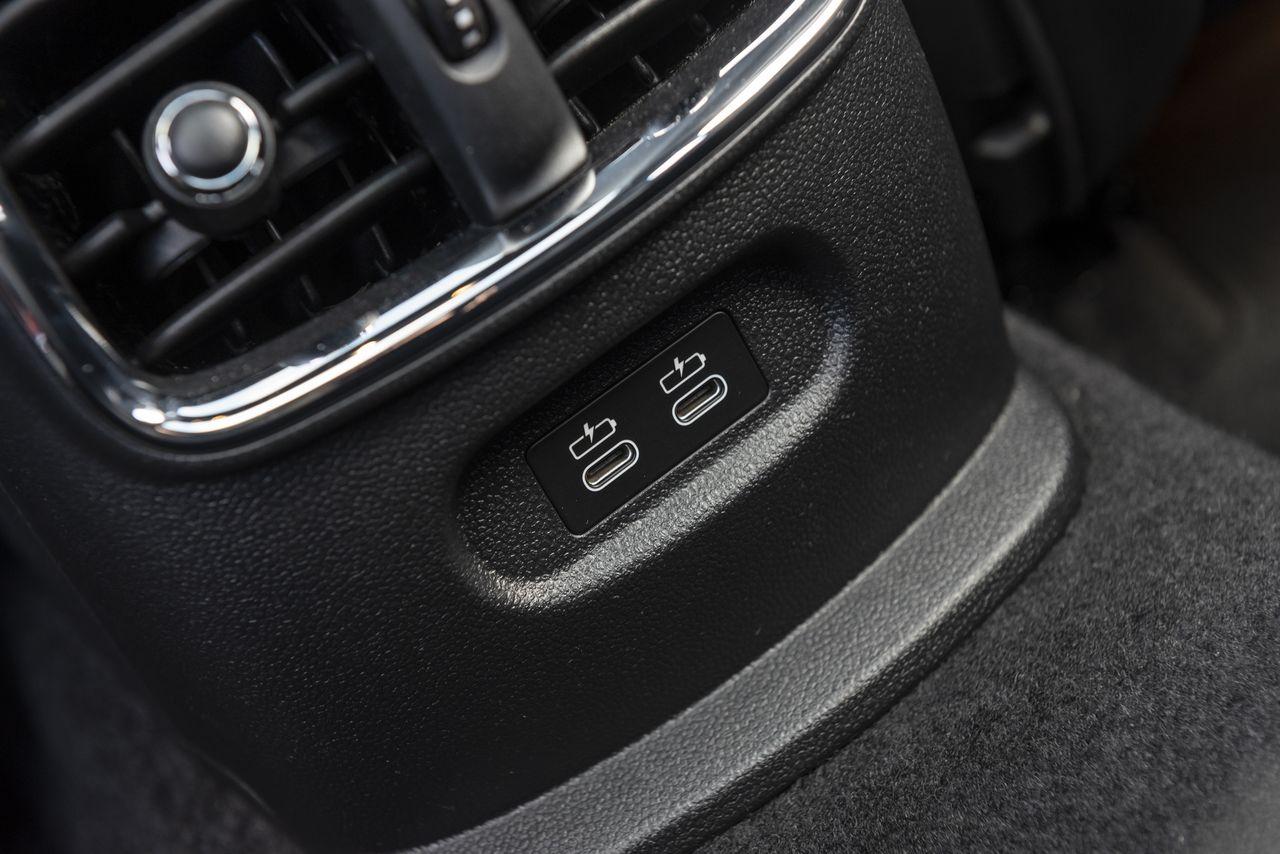 Photo 42 - Prises USB Mini - Essai Mini Clubman Cooper DKG7 (2020 ...