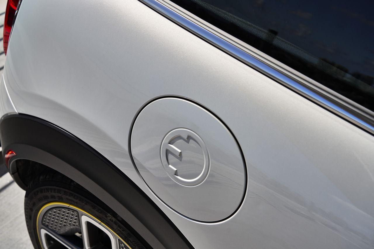 Photo 28 - trappe de recharge Mini E - Essai Mini électrique : notre ...