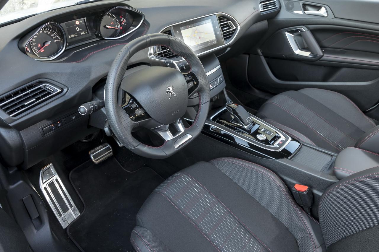 Photo 2 - Intérieur de Peugeot 308 GT Line - Prix Peugeot 308 2018 ...