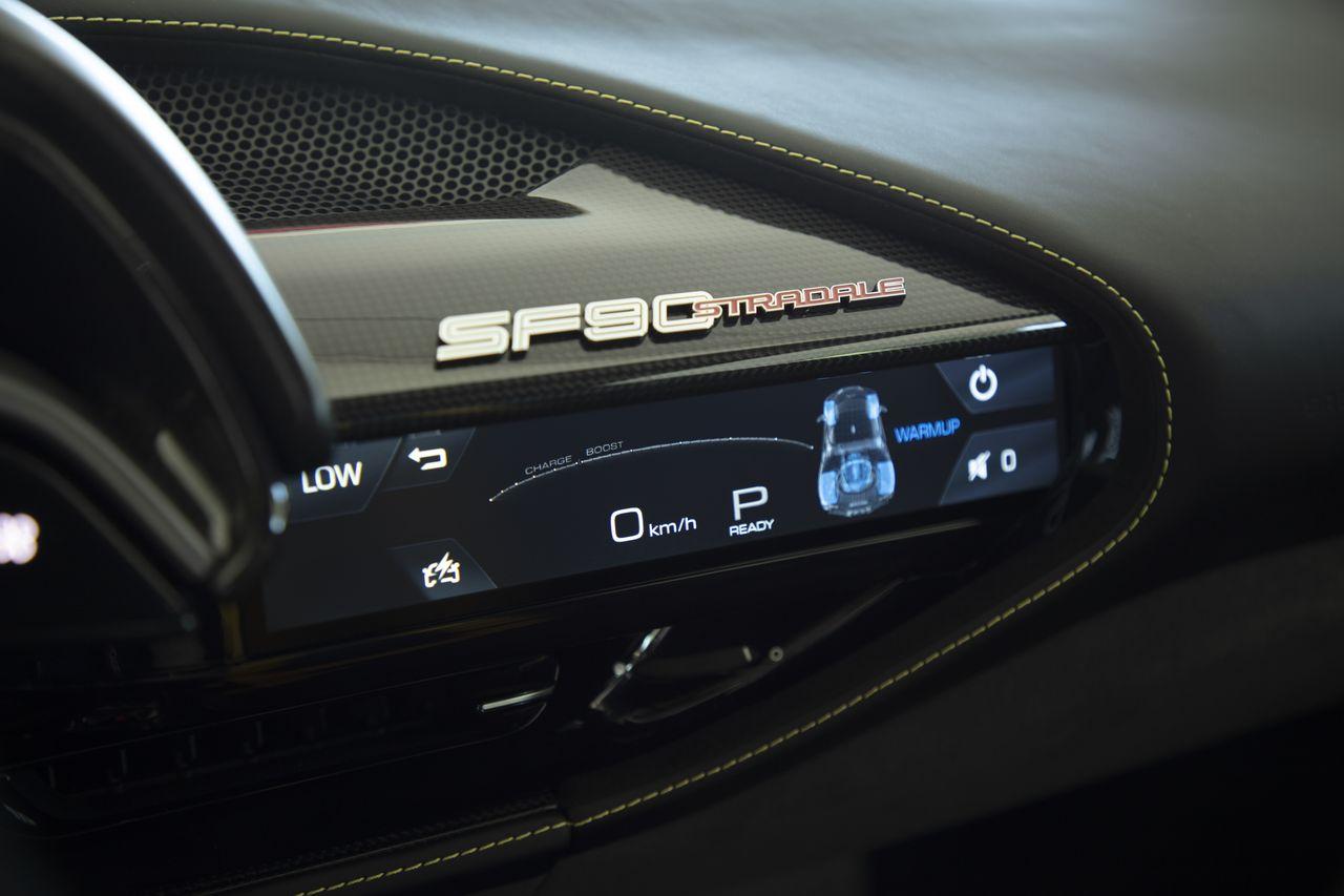 Photo 11 - Ecran SF90 Stradale - J'ai essayé la Ferrari SF90 (et ses 1 ...