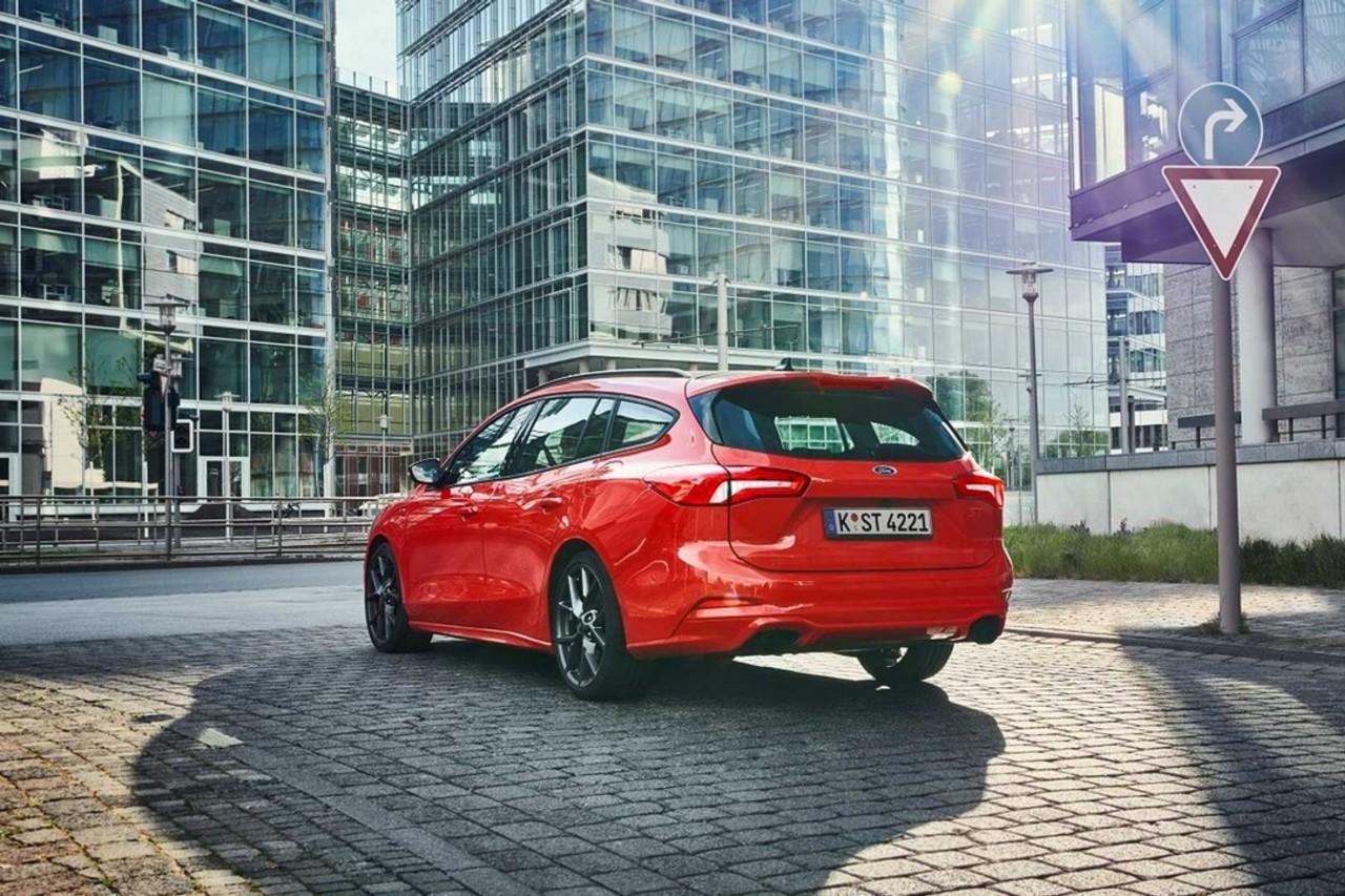Photo 2 - Ford Focus ST SW arrière - Ford Focus SW ST (2019). Après la ...