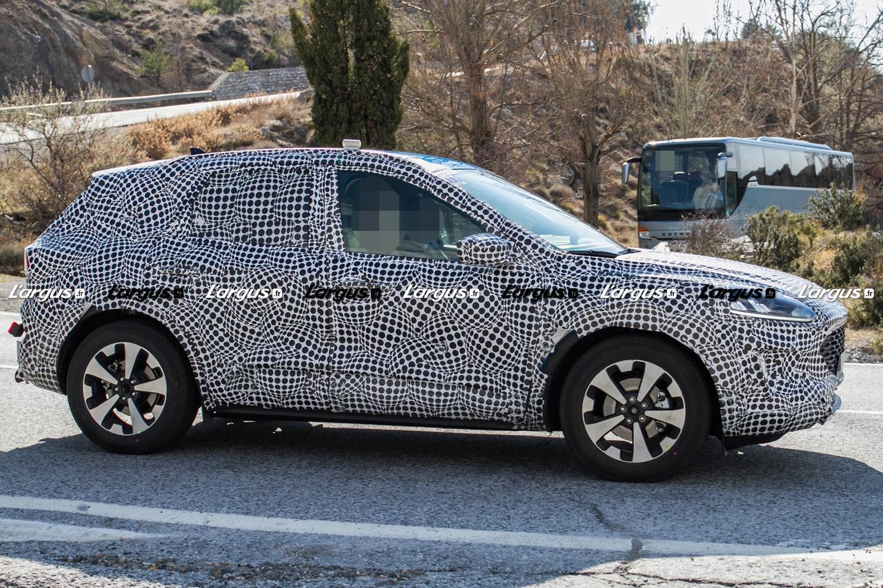 Photo 4 - futur Ford Kuga 3 (2019) photo espion spyshot camouflage ...