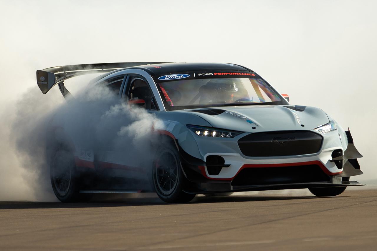 Photo 11 - Ford Mach-E 1400 SUV électrique - Ford Mustang Mach-E 1400 : le SUV électrique fort ...