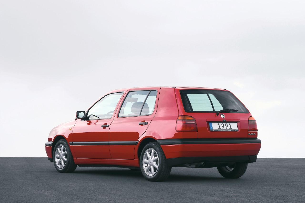 Photo 3 - Volkswagen Golf 3 rouge - Volkswagen Golf (1991). La ...