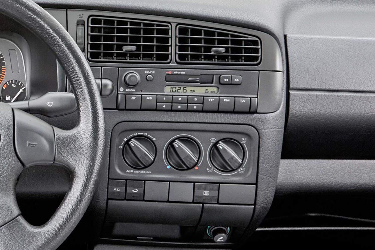 Photo 4 - Volkswagen Golf 3 radio - Volkswagen Golf. 47 ans d'évolution ...