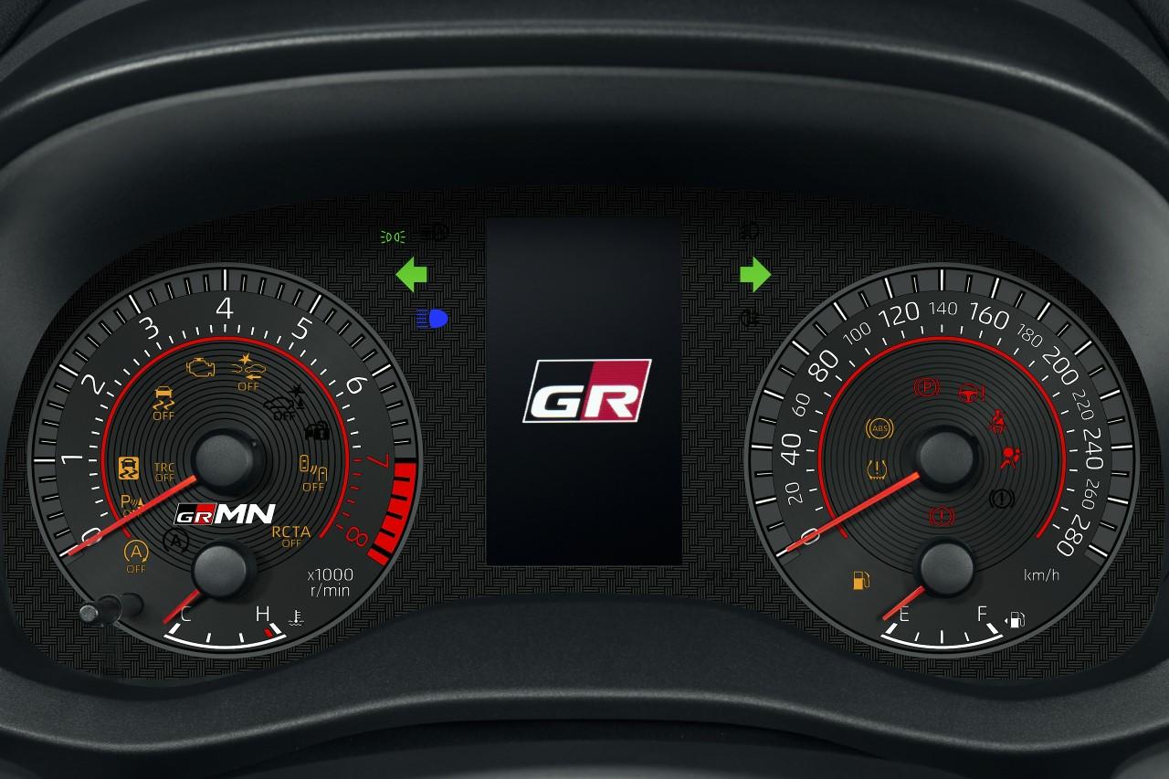 Photo 7 - Toyota GR Yaris GRMN compteurs - Toyota GR Yaris GRMN (2022). Encore plus extrême et ...