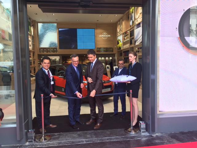Photo 4 - La première concession phygitale de PSA Retail ouvre à Paris